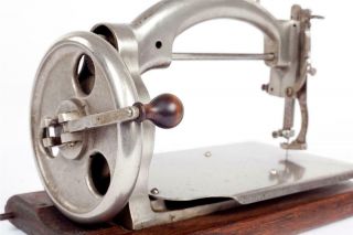 Vintage C1922 " Ideal Model A " Sewing Machine With Tin Case | #1080186